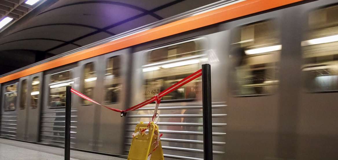 ΗΣΑΠ: Ελλείψεις συρμών λόγω βανδαλισμών σε 6 τρένα μετά το ντέρμπι ΑΕΚ ...